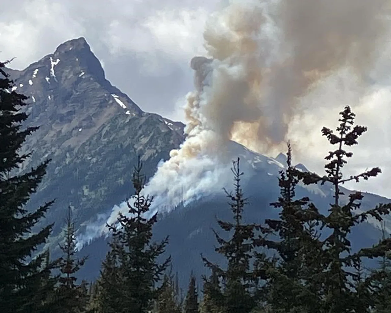 Evacuation Alerts End For Kelowna B C Residents As Wildfire Under